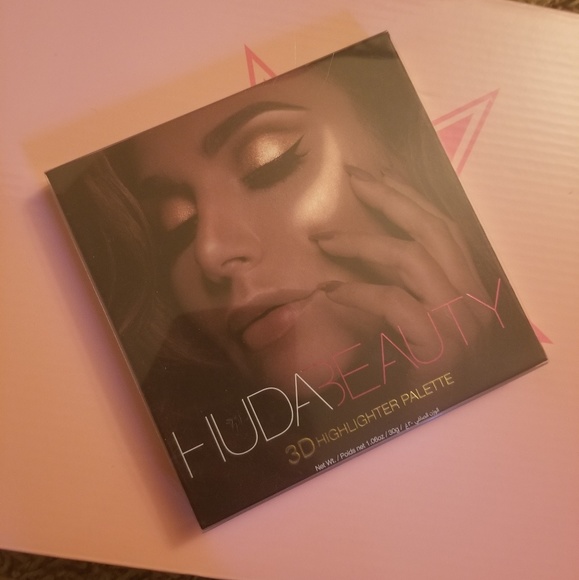 HUDA BEAUTY | Makeup | Huda Gold Sands 3d Highlight Palette | Poshmark